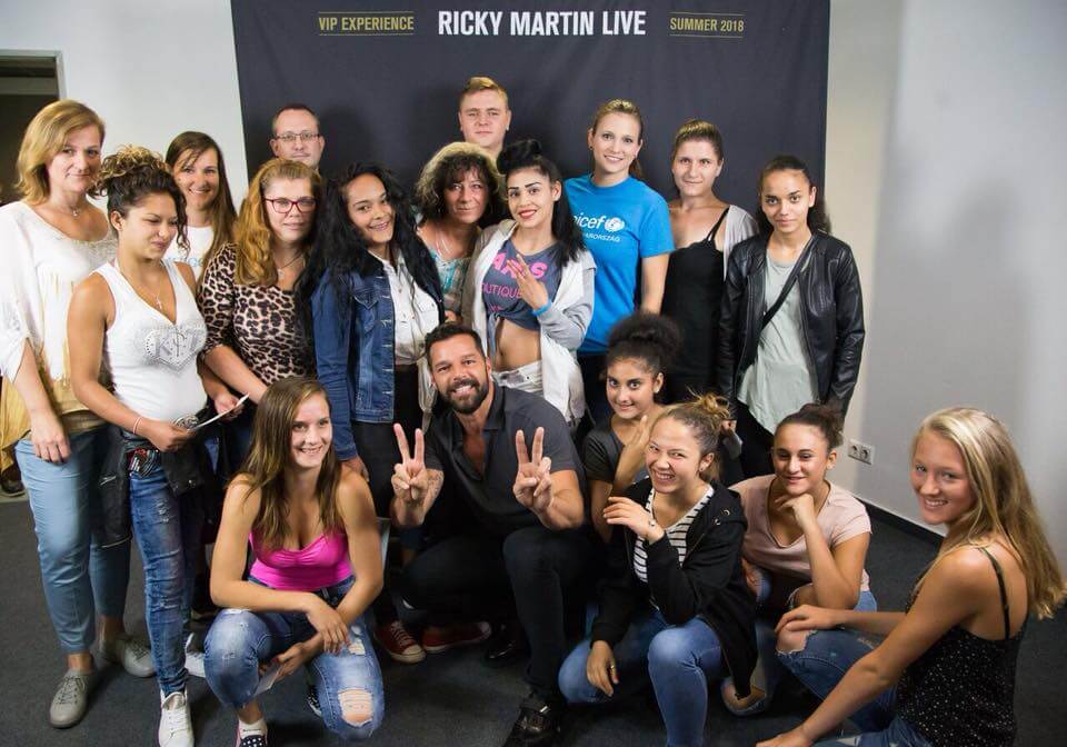 RICKY MARTIN ÉS A UNICEF - ONBRANDS - ÉRTÉK ALAPON