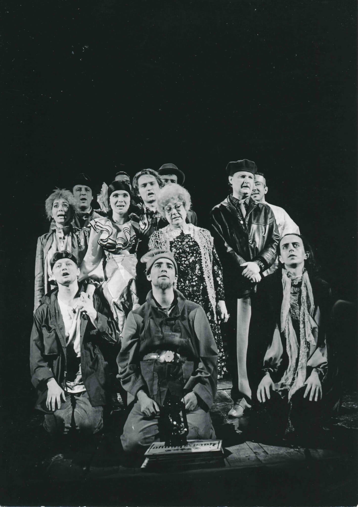 1100. ELŐADÁSÁHOZ ÉRKEZIK A PADLÁS A VÍGSZÍNHÁZBAN - ONBRANDS - ÉRTÉK ALAPON